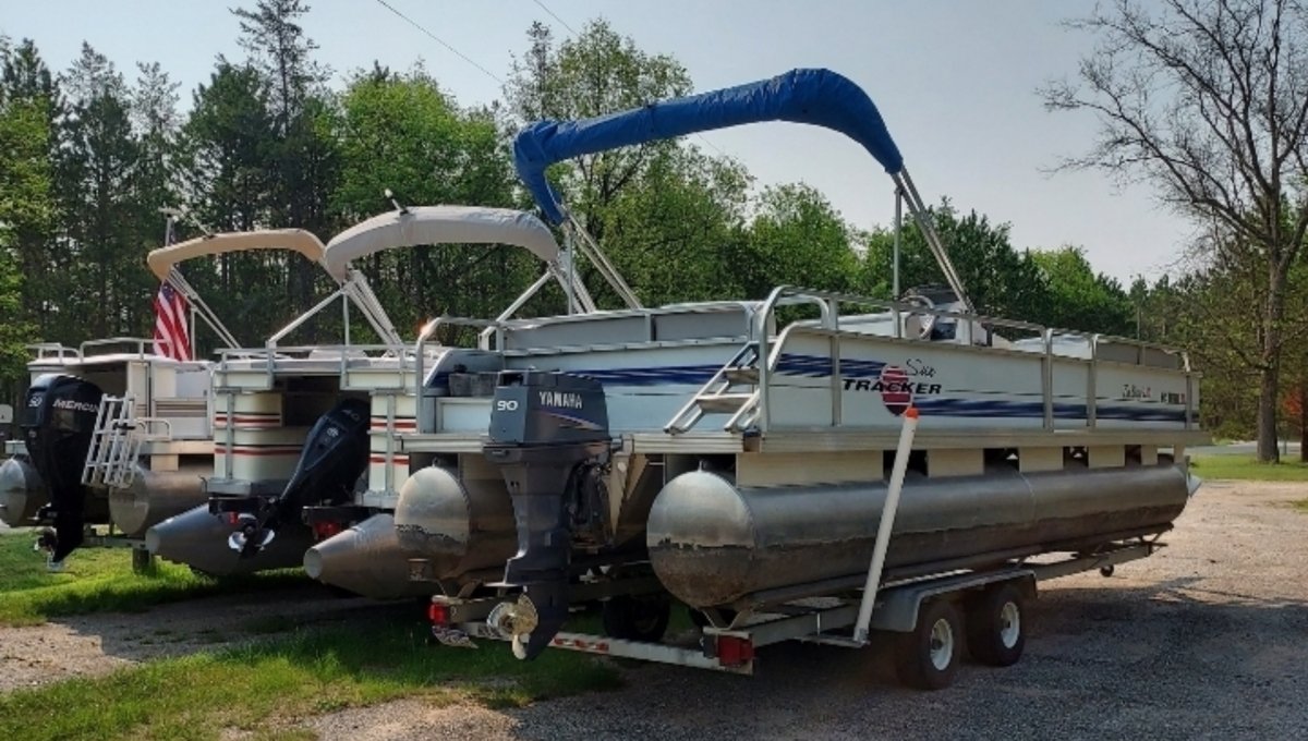 Pontoon & Watercraft Up North Vacation Rentals | Rollway Resort